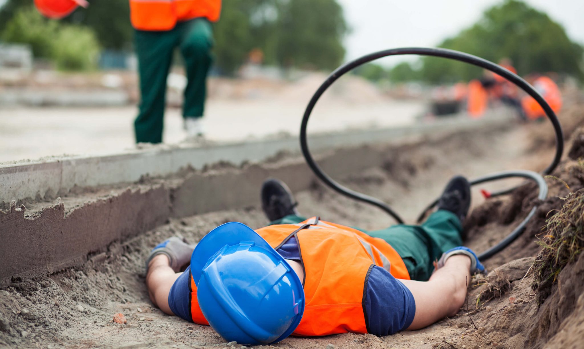 Wat is een alleenwerker en wat zijn de risico's van alleen werken?